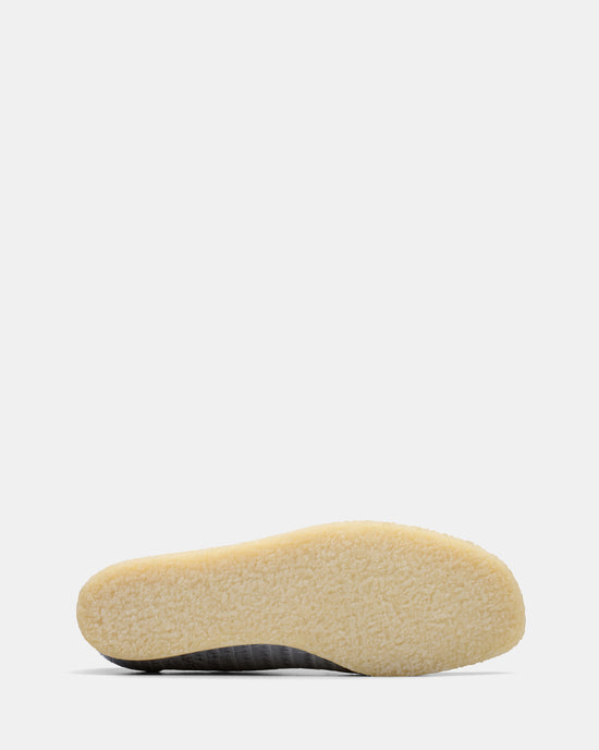 Wallabee. (w) Powder Blue Croc – Clarks